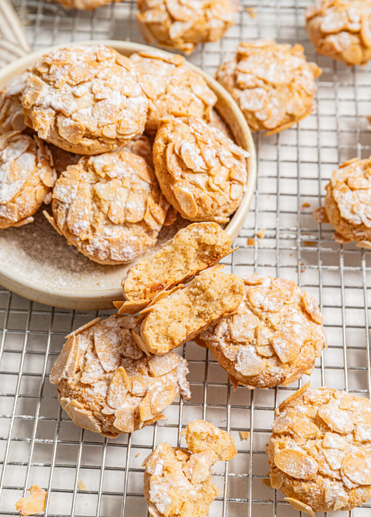 Chewy almond cookies
